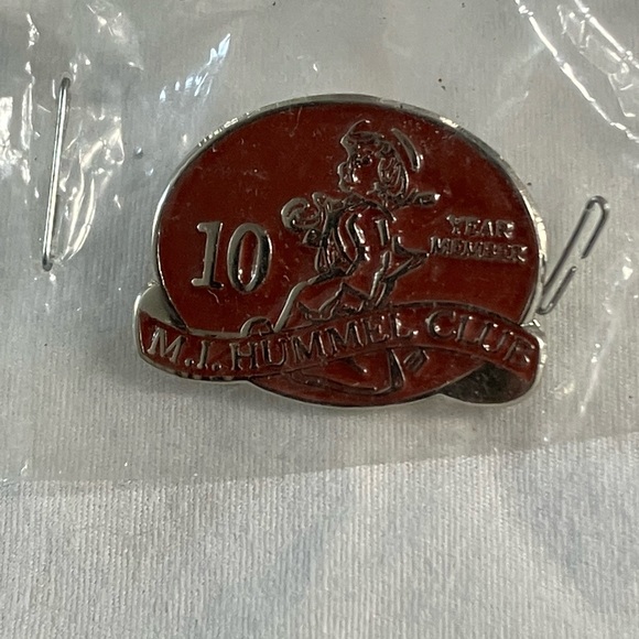 Vintage | Jewelry | Mi Hummel Club Collectors Year Member Pin | Poshmark